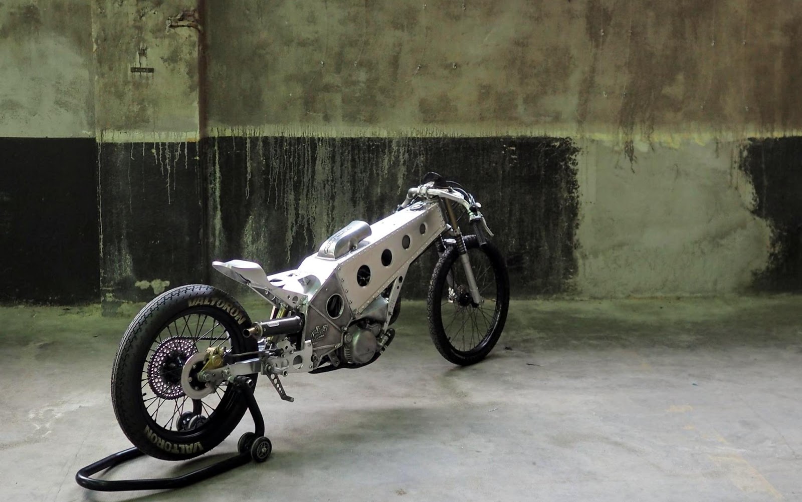 Pure metal - RocketGarage - Cafe Racer Magazine