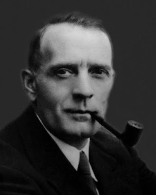 Famous Pipe Smokers: Edwin Hubble