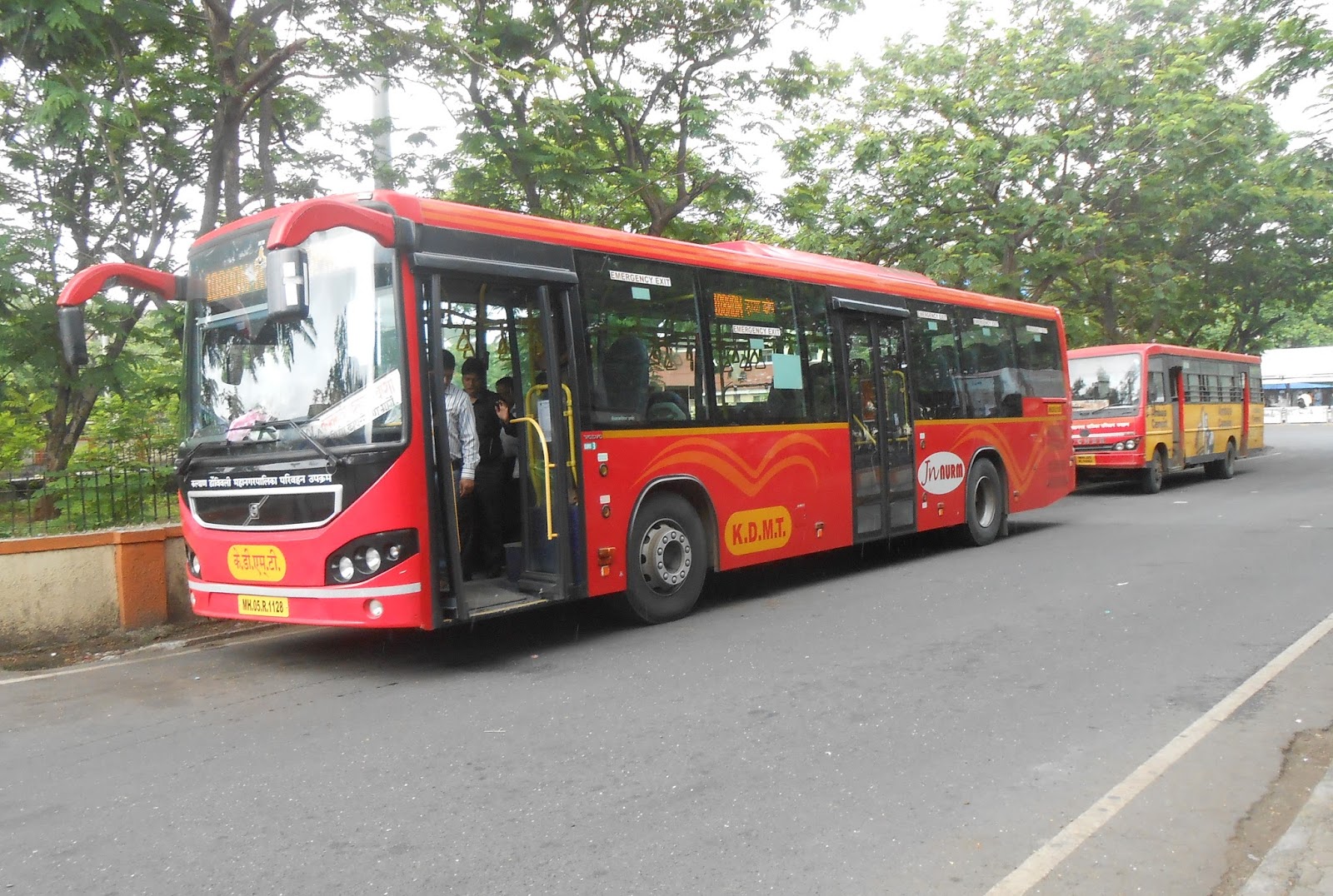 India's Transportation: KDMT Volvo 8400 on route 108A Vashi -Vasant ...
