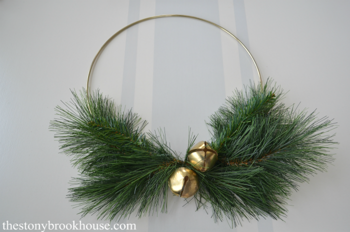 An Easy 10 Minute Christmas Wreath | The Stonybrook House