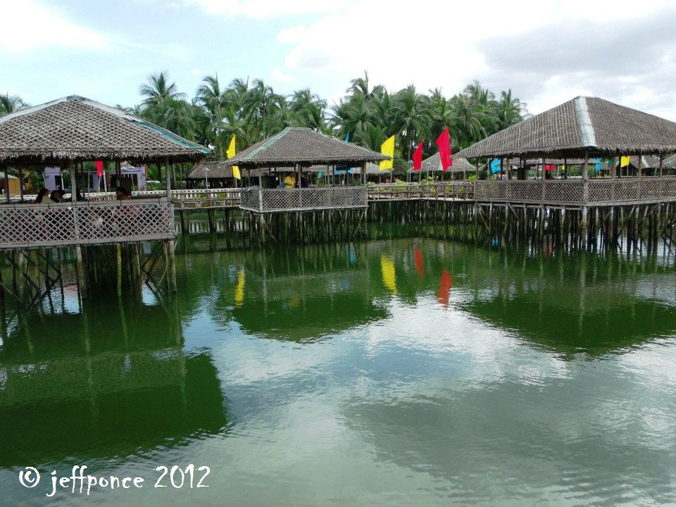 Bisayang Manlalakbay around the Philippines: A Glimpse of Floating ...