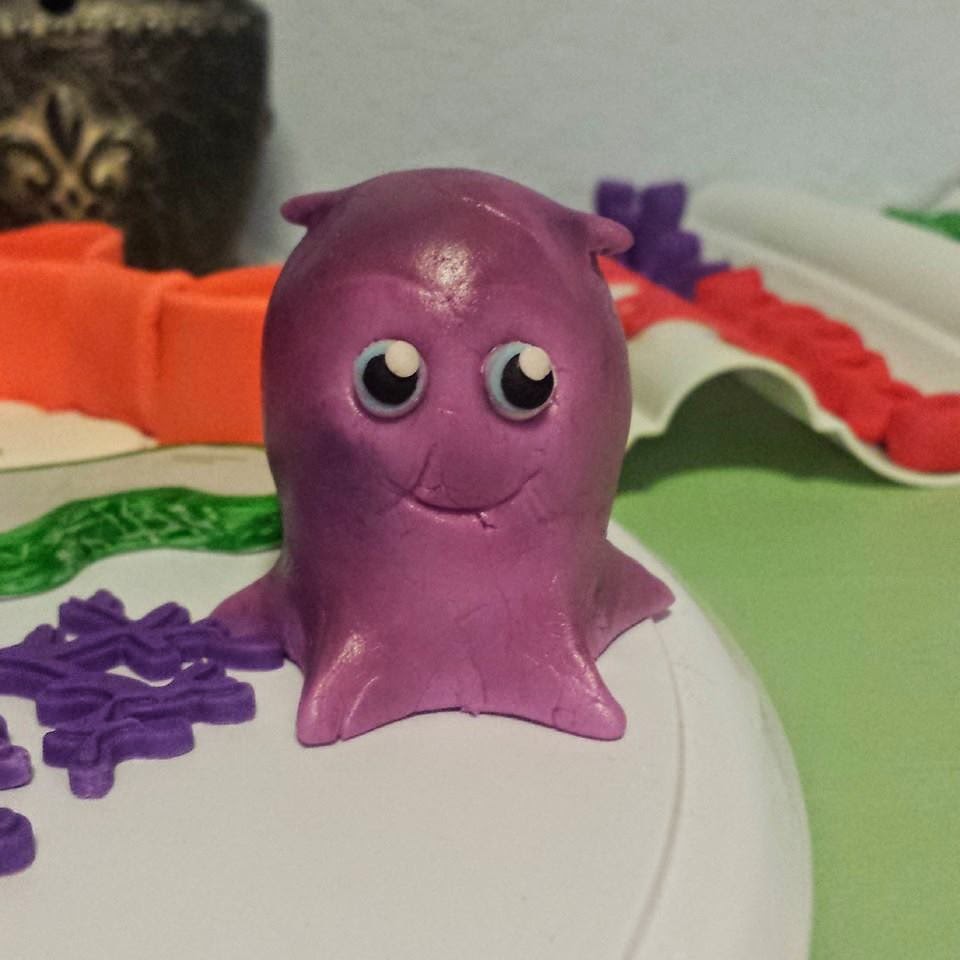 Cassie's Cakes and Sweets: Finding Nemo: Sculpting Fondant Characters