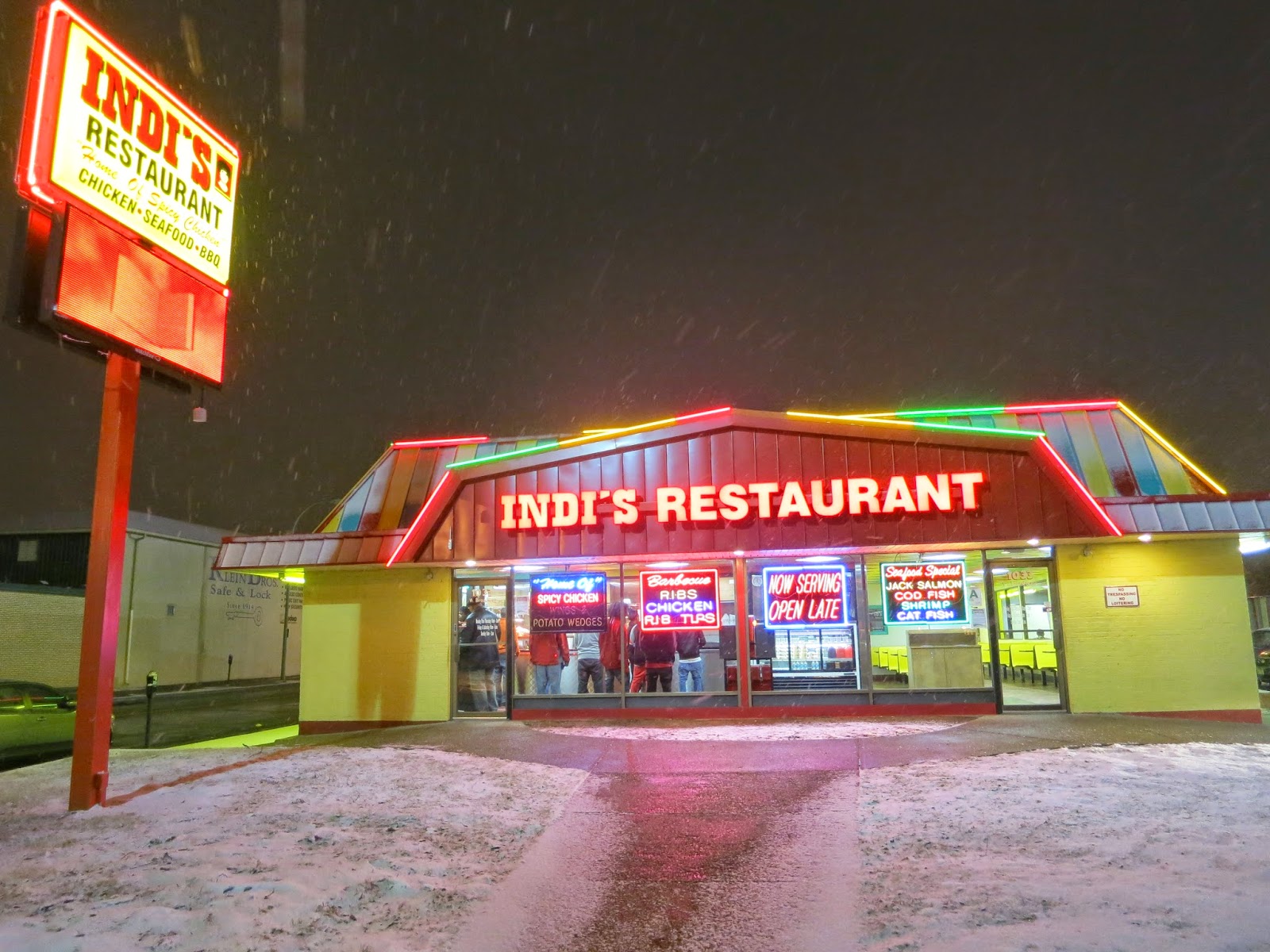 Smokin' Chokin' and Chowing with the King: Eating BIG in Louisville