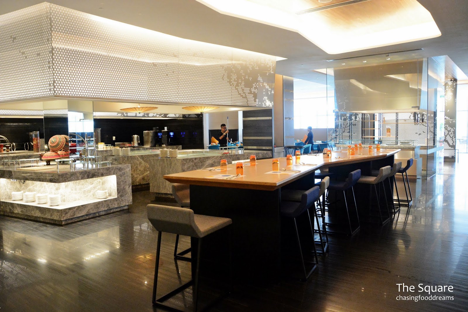 CHASING FOOD DREAMS: Dining at The Square at Novotel Melaka