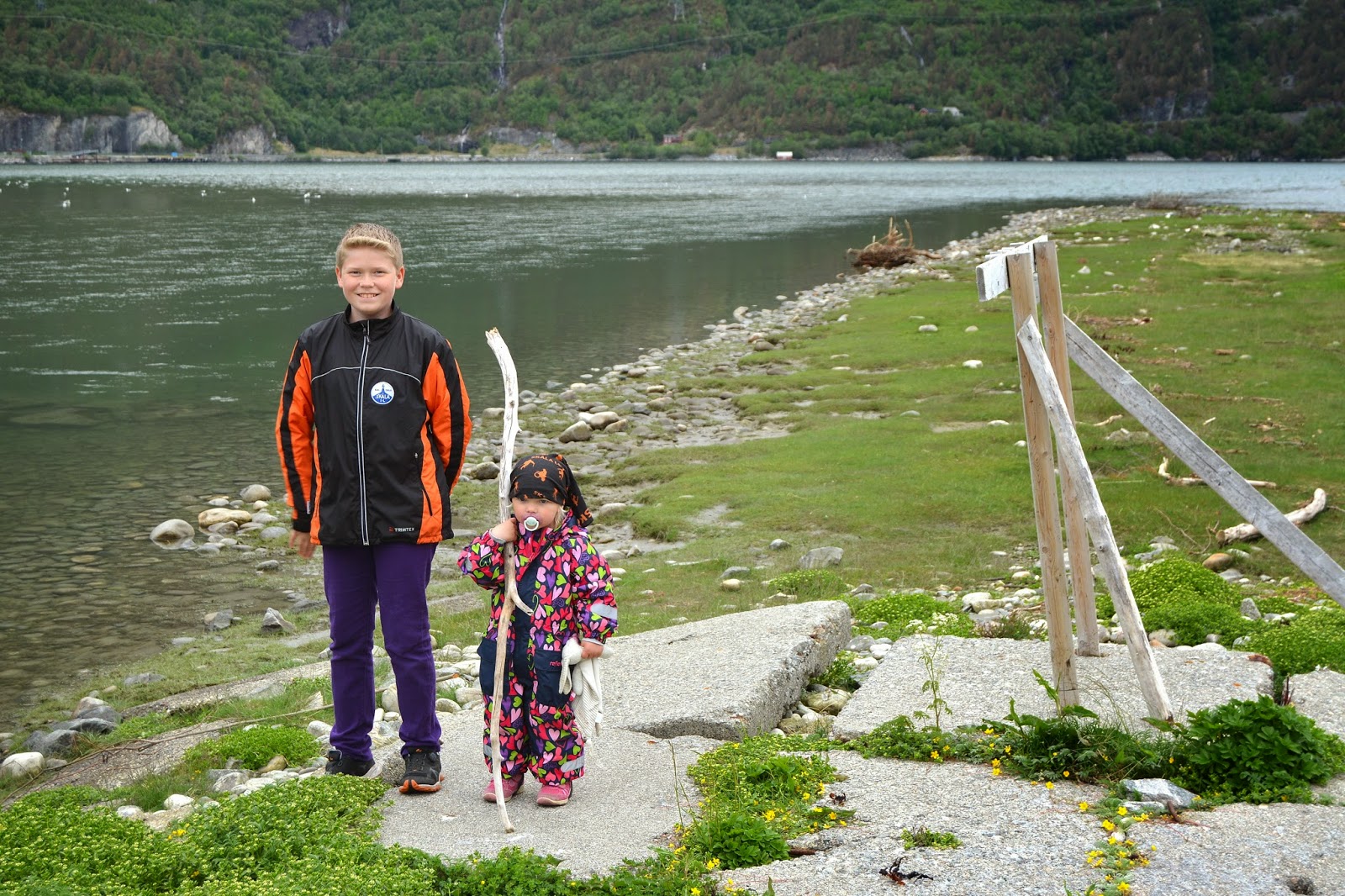 Martin og Silje ved enden på turvegen ved osen til Driva. 31.05.14.