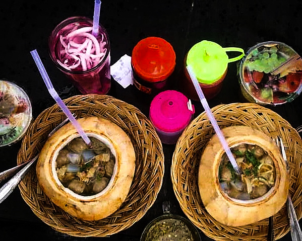 Unik, Sensasi Kelezatan Mie Bakso Dalam Batok Kelapa Muda