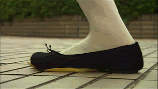 Graciela, a secas...: Vas a comprar aunque sea a los golpes!