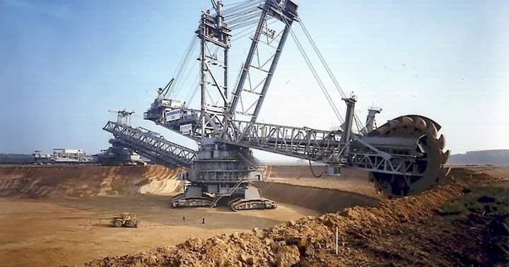 Science and Technology Center : Bagger 288 Excavator