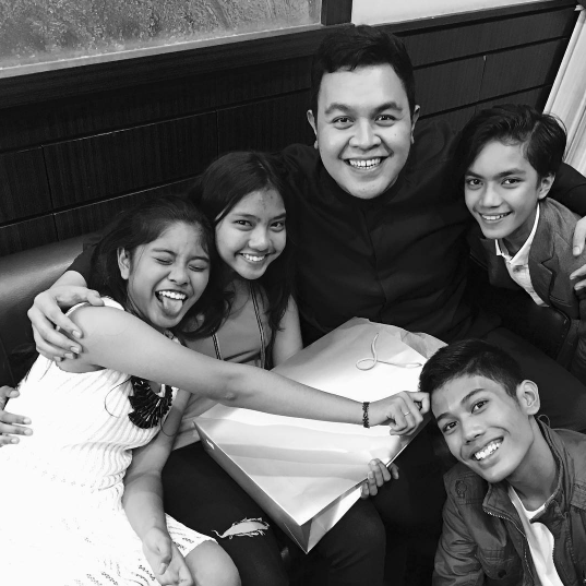 Profil dan Biodata Tulus Lengkap Dengan Foto Terbaru