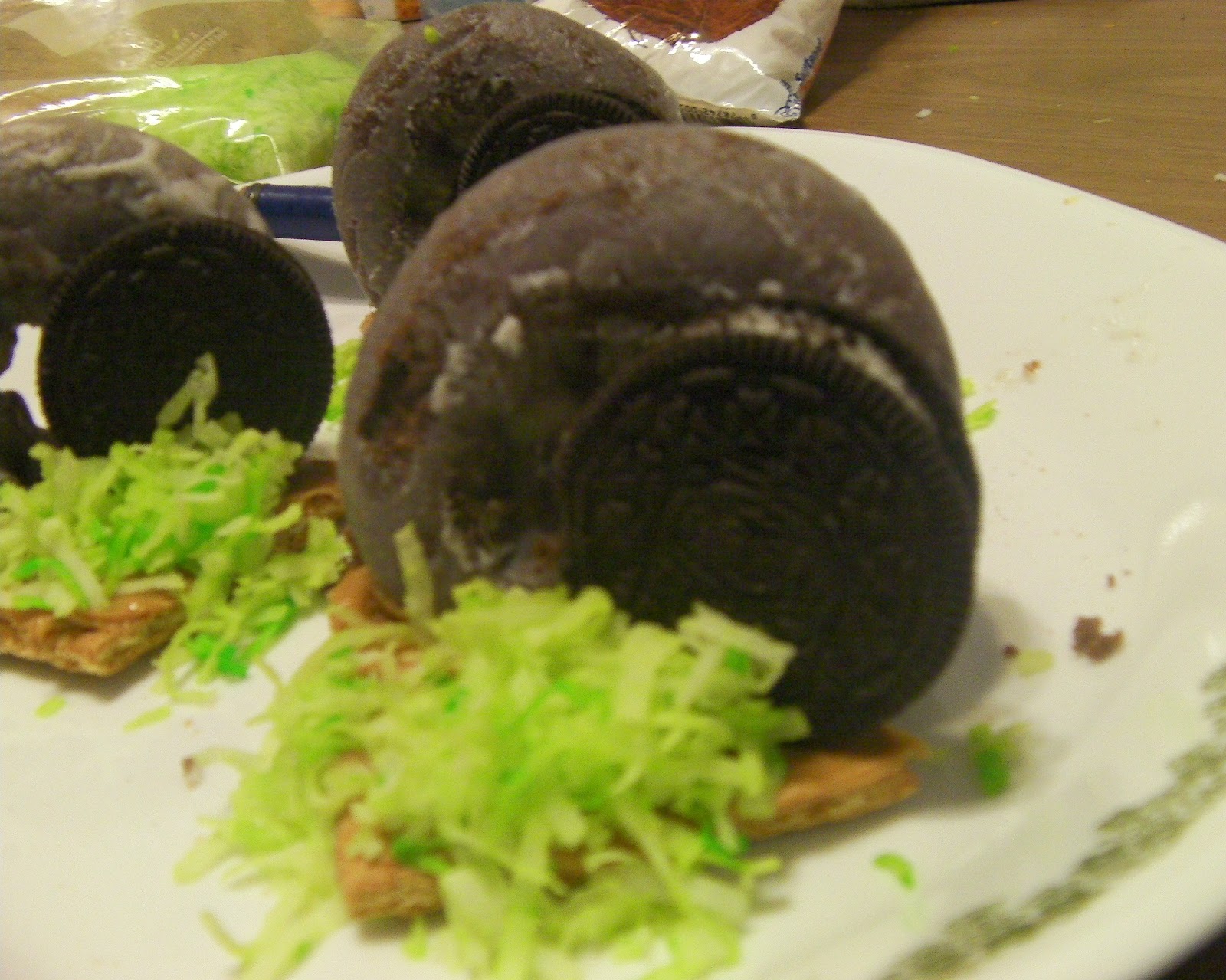 "Homeschool" is Not a Typo: Empty Tomb Doughnut Treat