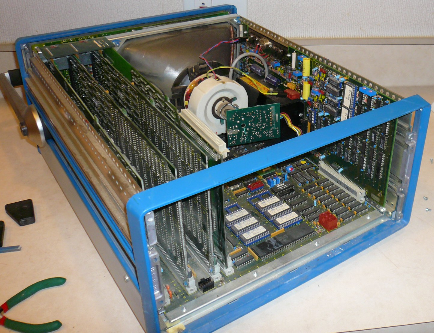 Japan's World of Digital Electronics: Disassembling a LeCroy 9400 ...
