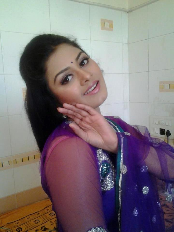 TanuShree Chatterjee Picture, Wallpaper, Image Gallery, Beautiful photo ...