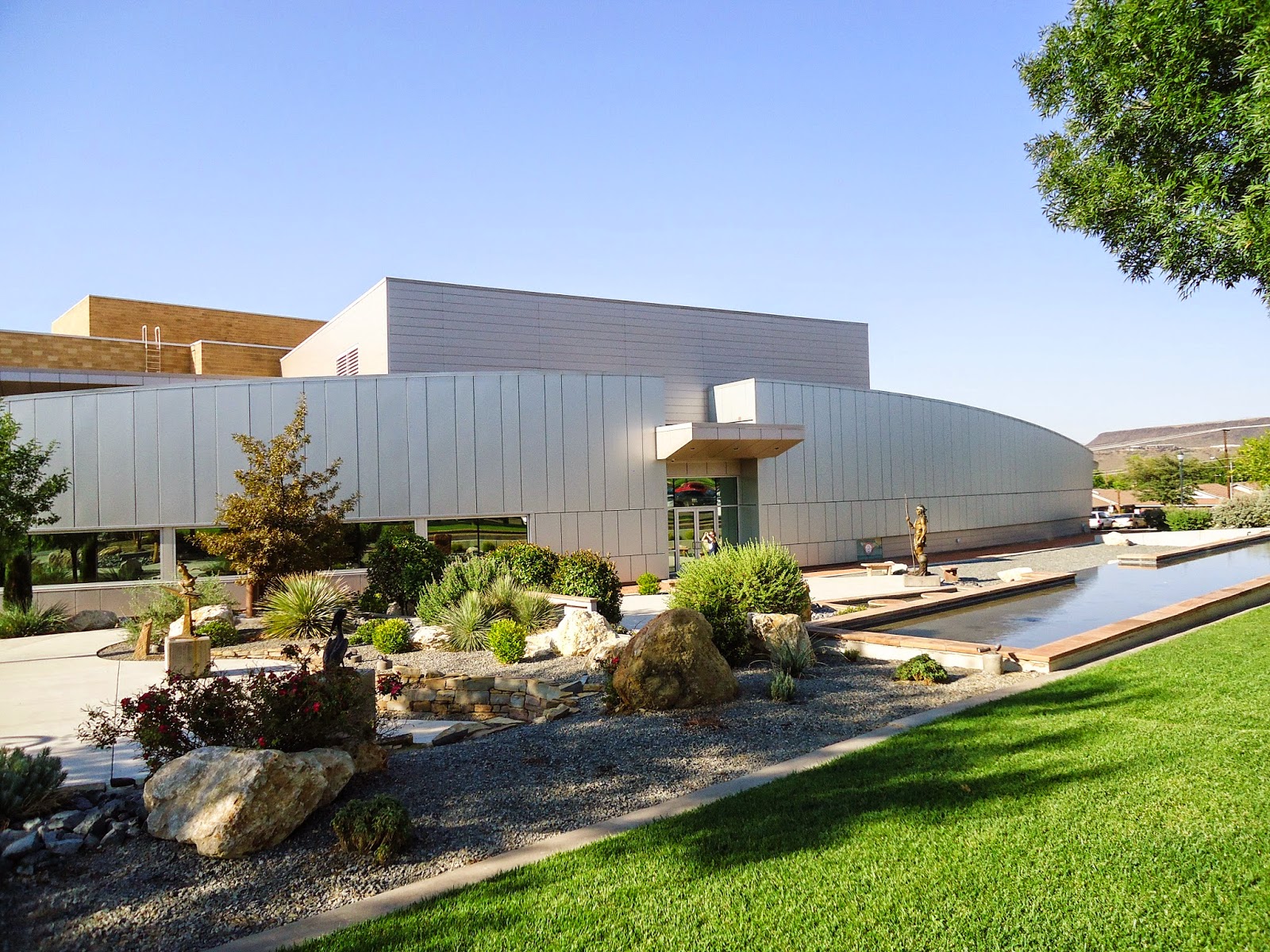 Amy Cotton: Visual Communication: Gestalt in Architecture