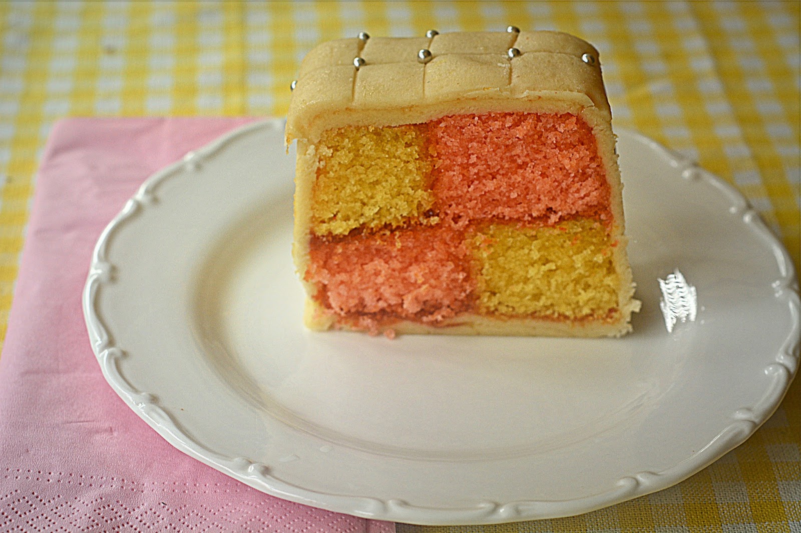 nodesserts: Daring Bakers: Battenburg Cake