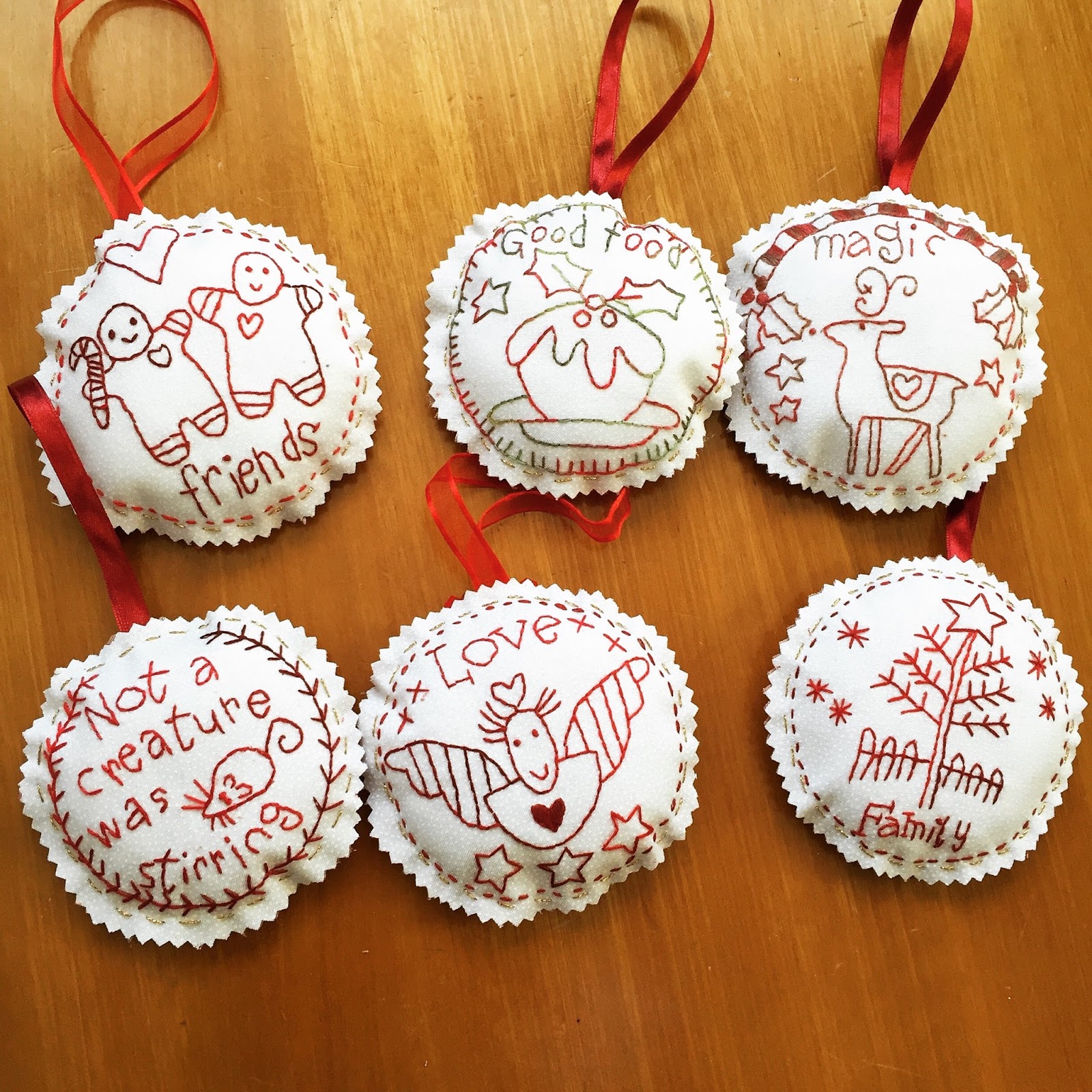 A Kiwi Stitching : Red Brolly Christmas Designs