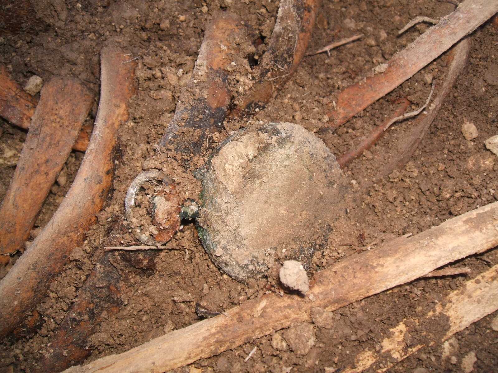 'Exhumar restos', mejor que 'exhumar fosas'