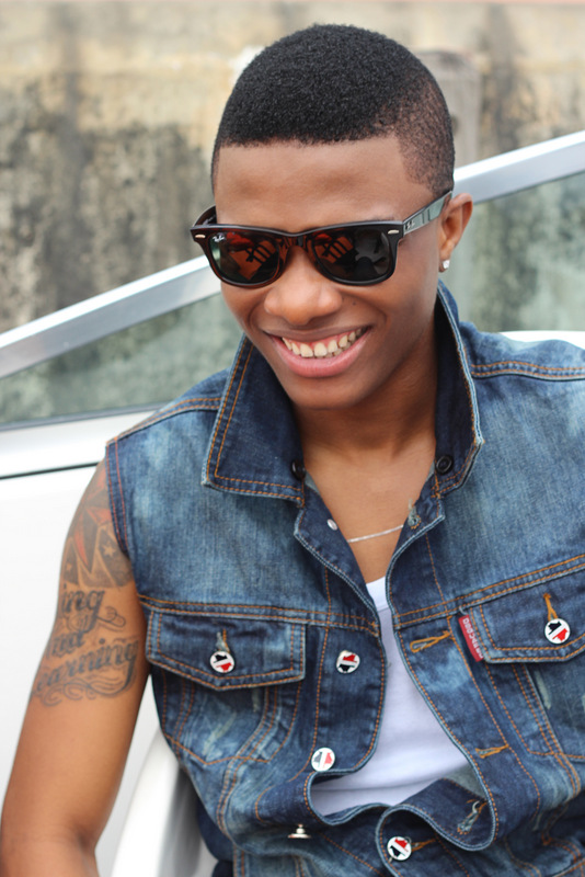Gist Media: Wizkid laughs at recent rumor about returning to EME. Welcome