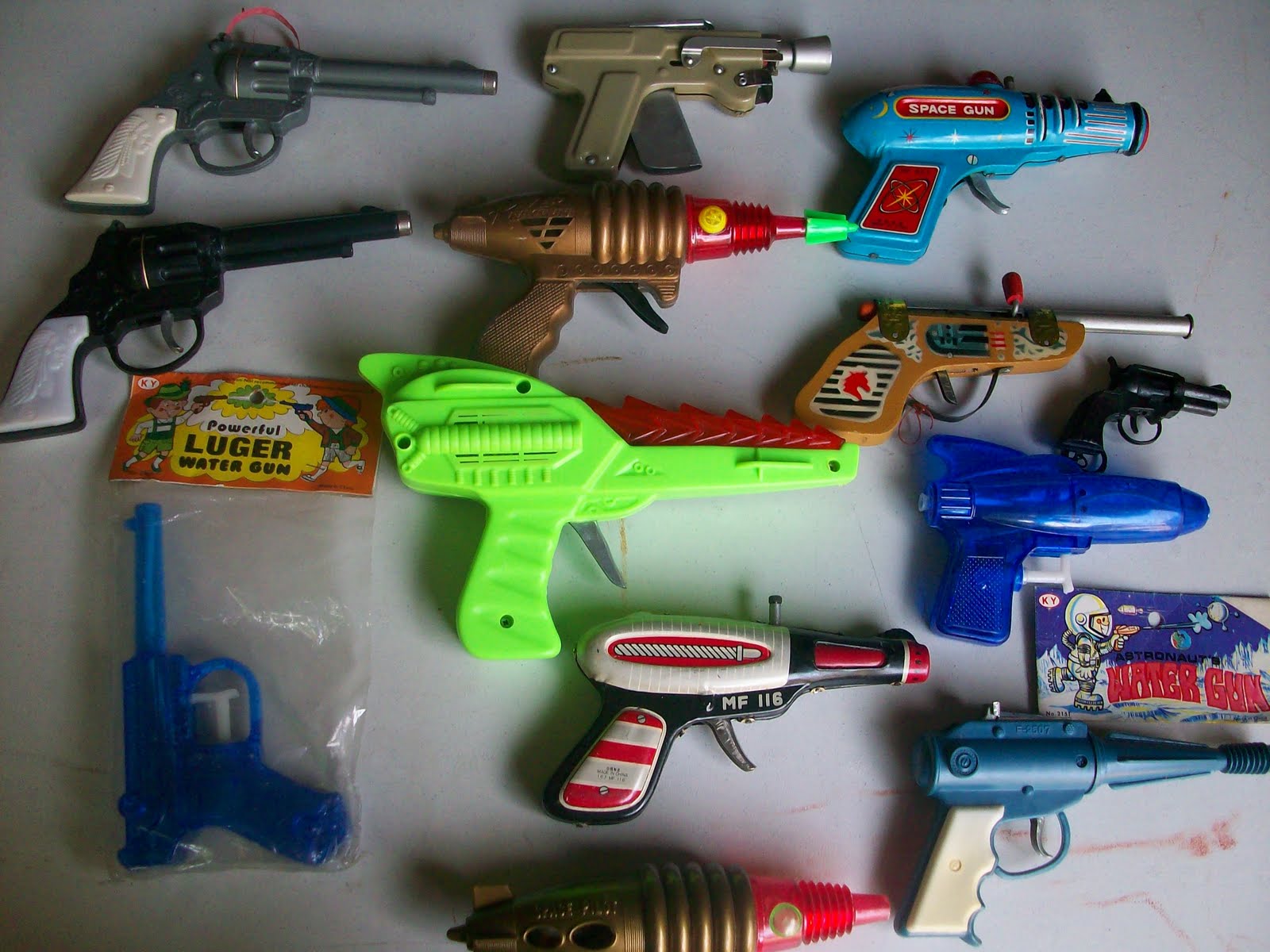 serba vintage: toys gun