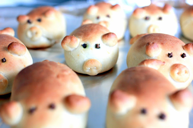 Fluffy Veggie-Filled Piglet Rolls: A Cute and Delicious Snack