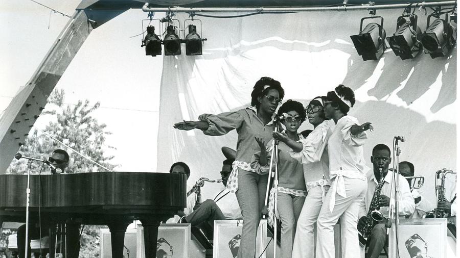 Ray Charles Video Museum: Ray Charles & The Raelettes