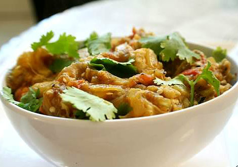 Eastern Aroma: Roasted Eggplant /Begun Pora with some Hilly Romance