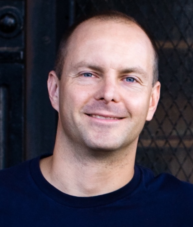 The Write Stuff: The Tapper Twins Go to War (with each other) -- Review ...