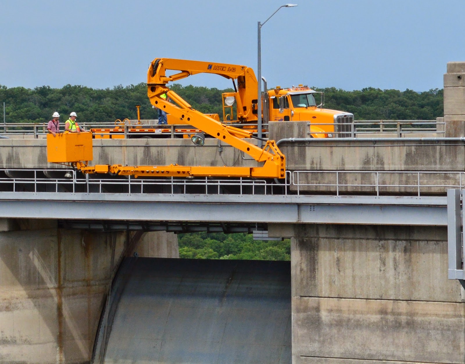 Missouri Department of Transportation: Inspectors Snoop Under Bridges ...