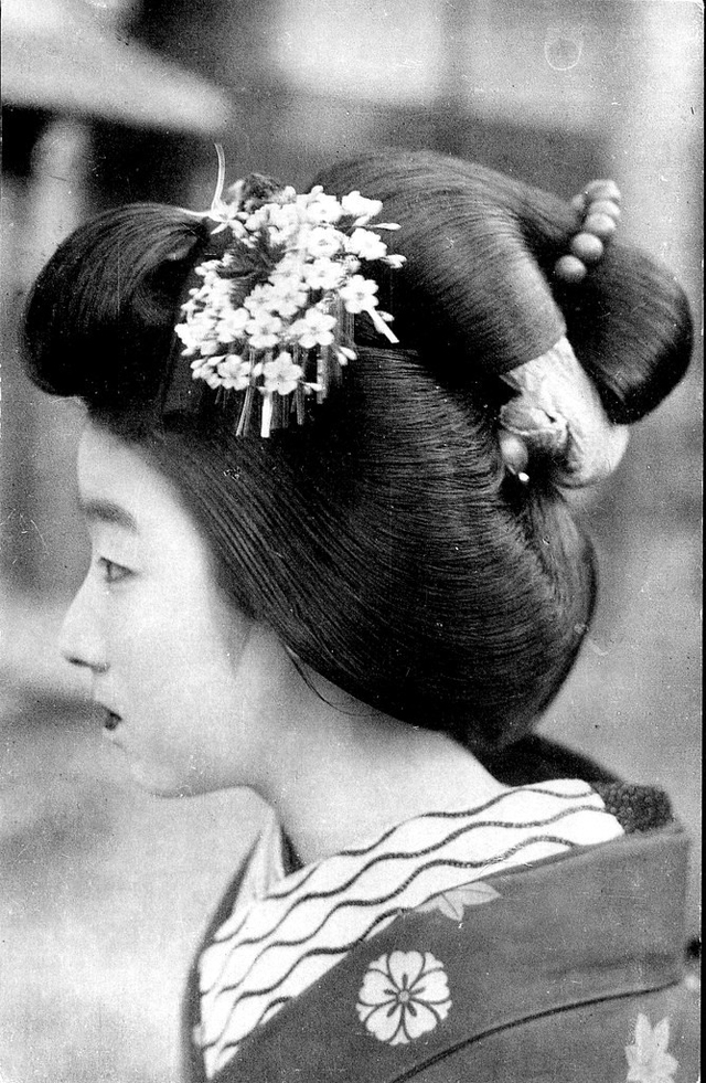 Renato Coiffeur Firenze: Shimada Hairstyle