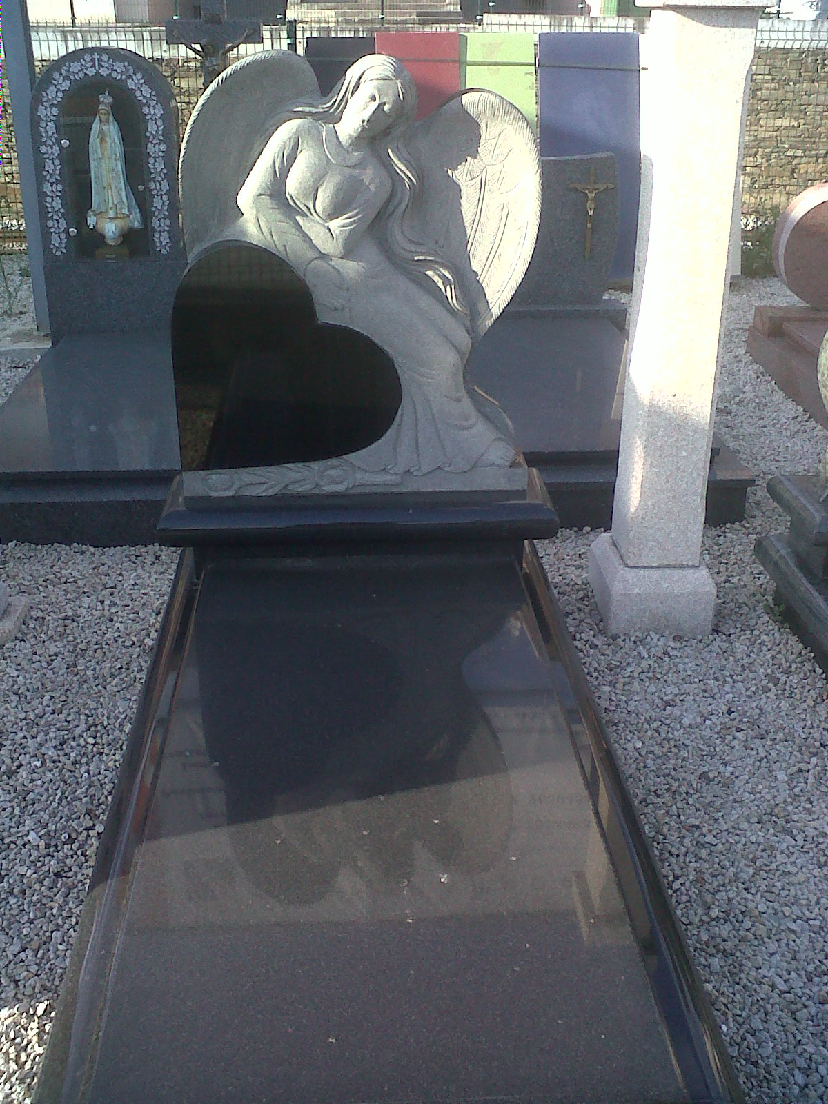 Lápidas y panteones para el cementerio