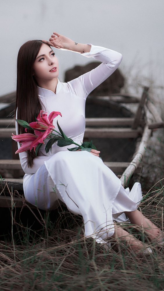 Vietnamese beauty woman with traditional dresses