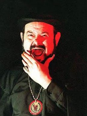 A Vida Feliz: Zé do caixão