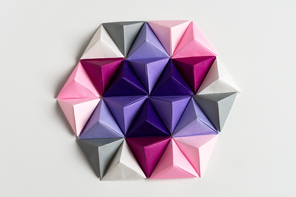 Happy Paper: Ingenious Paper Pyramids