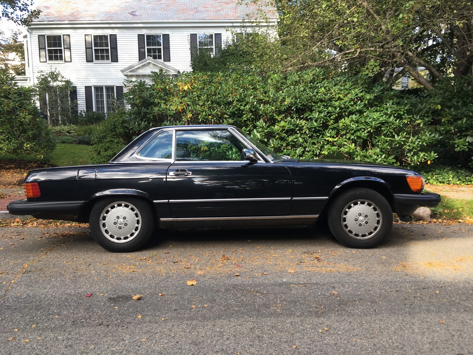 autoliterate: Mercedes Benz 580 SL, Cambridge, Mass.