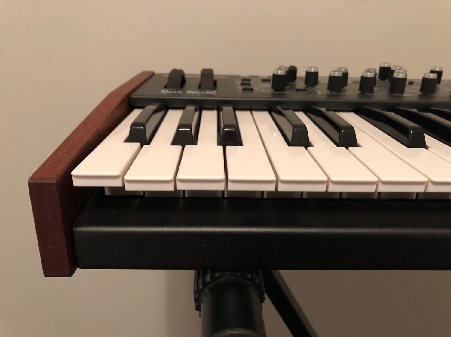 MATRIXSYNTH: Dave Smith Instruments Mopho SE Monophonic Analog Synth