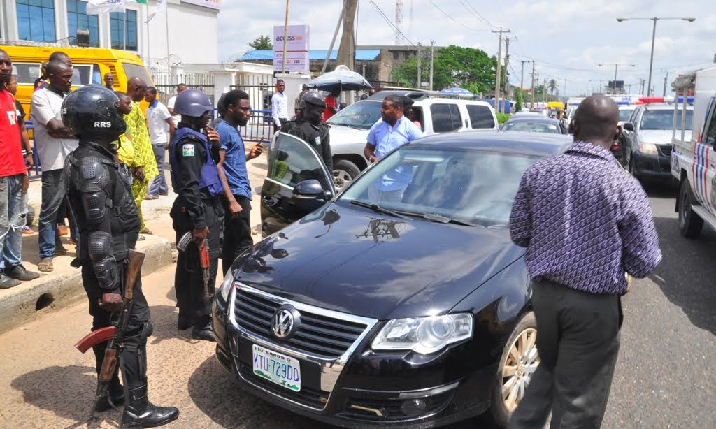 Photos: RRS enforces single lane queue at filling stations for free ...