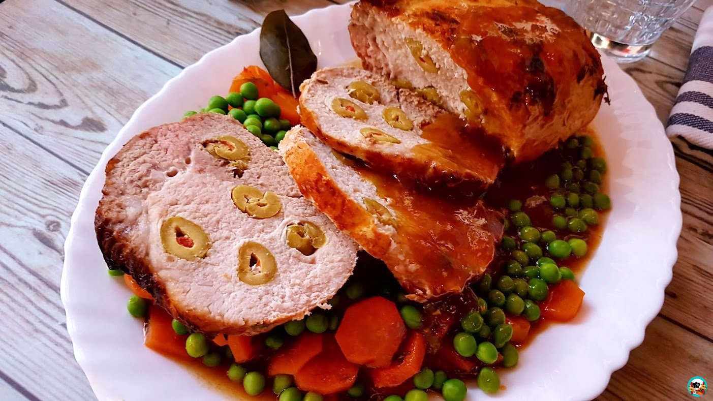 Lomo de cerdo mechado con aceitunas - ¡Huele Bien!