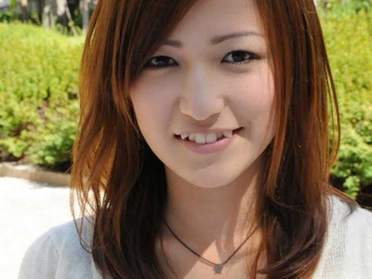 Yaeba 八重歯 - Academia Japonia