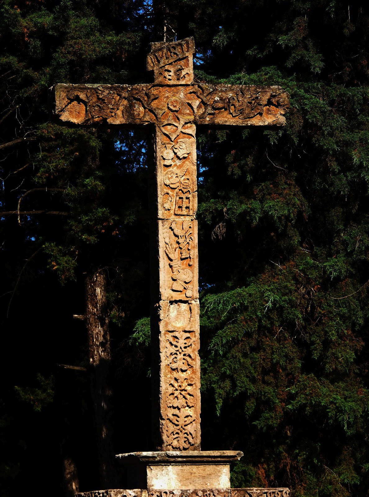 Jaime Ramos Méndez: Cruz atrial en la Parroquia de San Francisco de ...