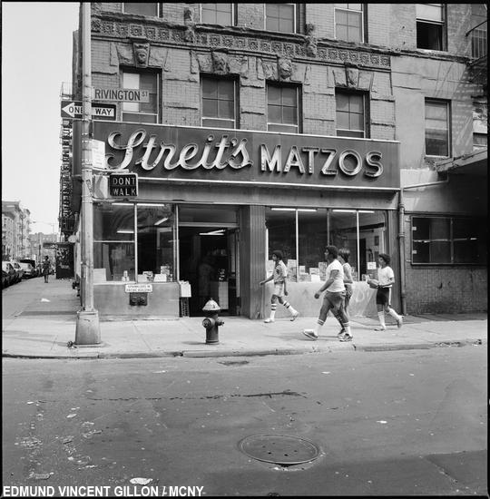 New York Neon: Edmund Vincent Gillon's New York