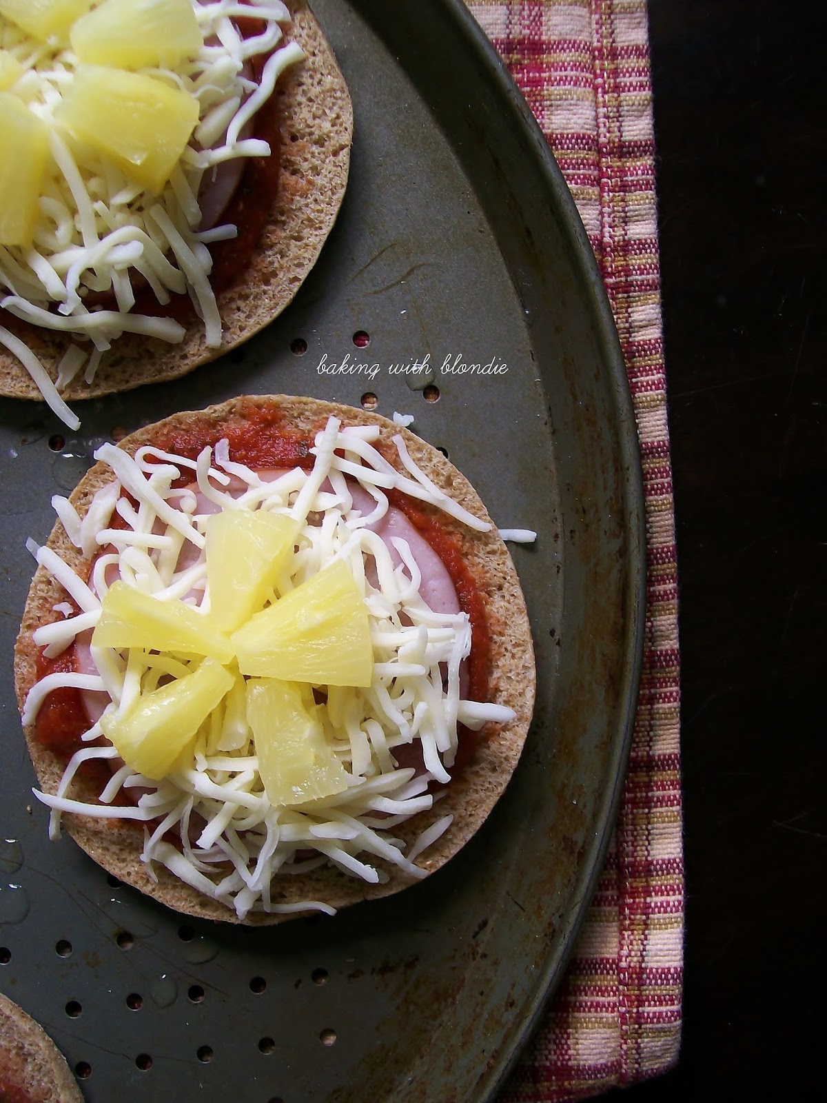 Easy Mini Pita Pizzas
