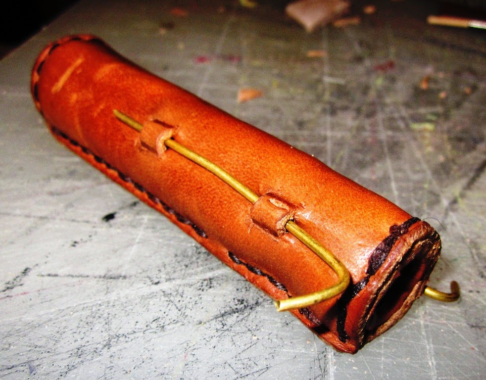 Ercc Glaison: Leather Needle Case