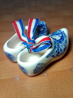 Koleksi Barang Bekas Unik: Klompen Mini Delft