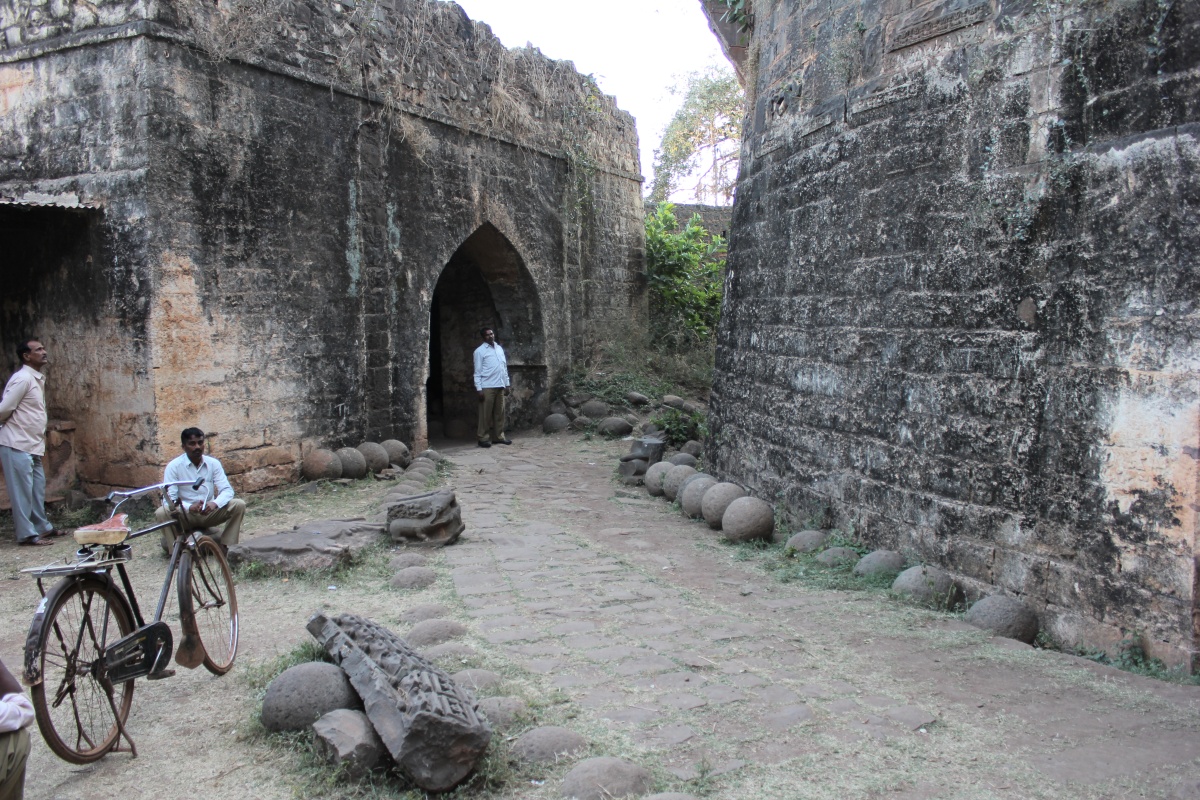 Journeys across Karnataka: Kalyana Fort (Jan 2011)