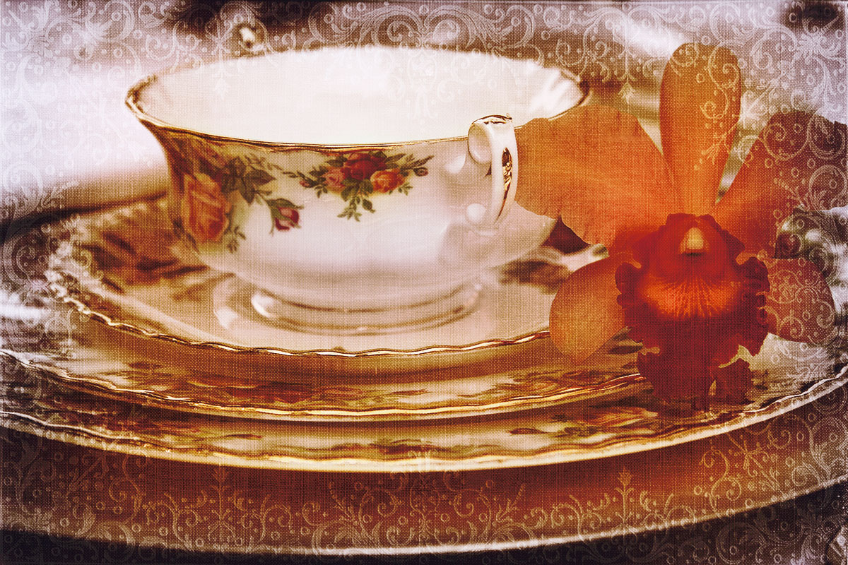 Heidi Bears: I love, love, love pretty tableware...