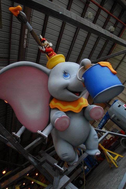 Disney A La Carte: Dumbo & Timothy Adorn the Stern of the Disney ...