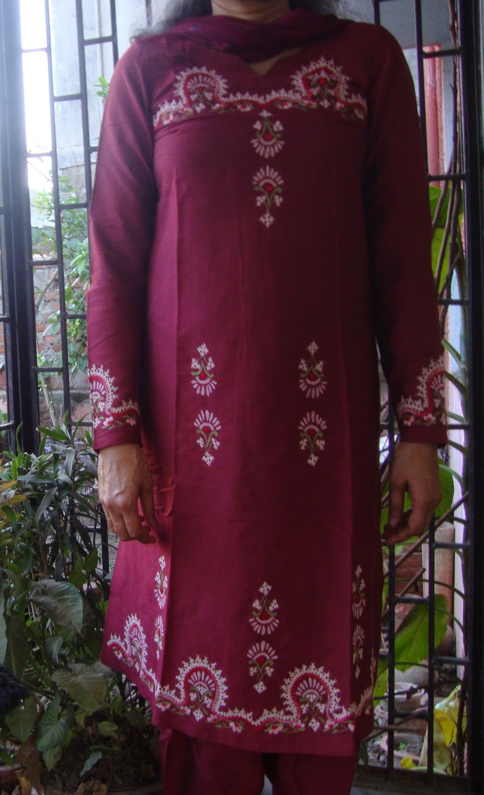 Knitting,Crochet and Embroidery: Sindhi kadai on Maroon Silk salwar suit