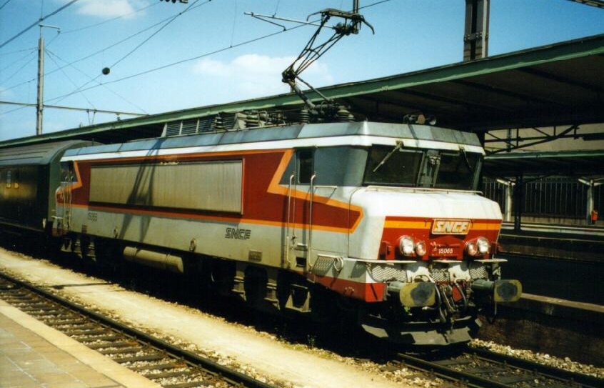 Locomotora BB15000 de Minitrix