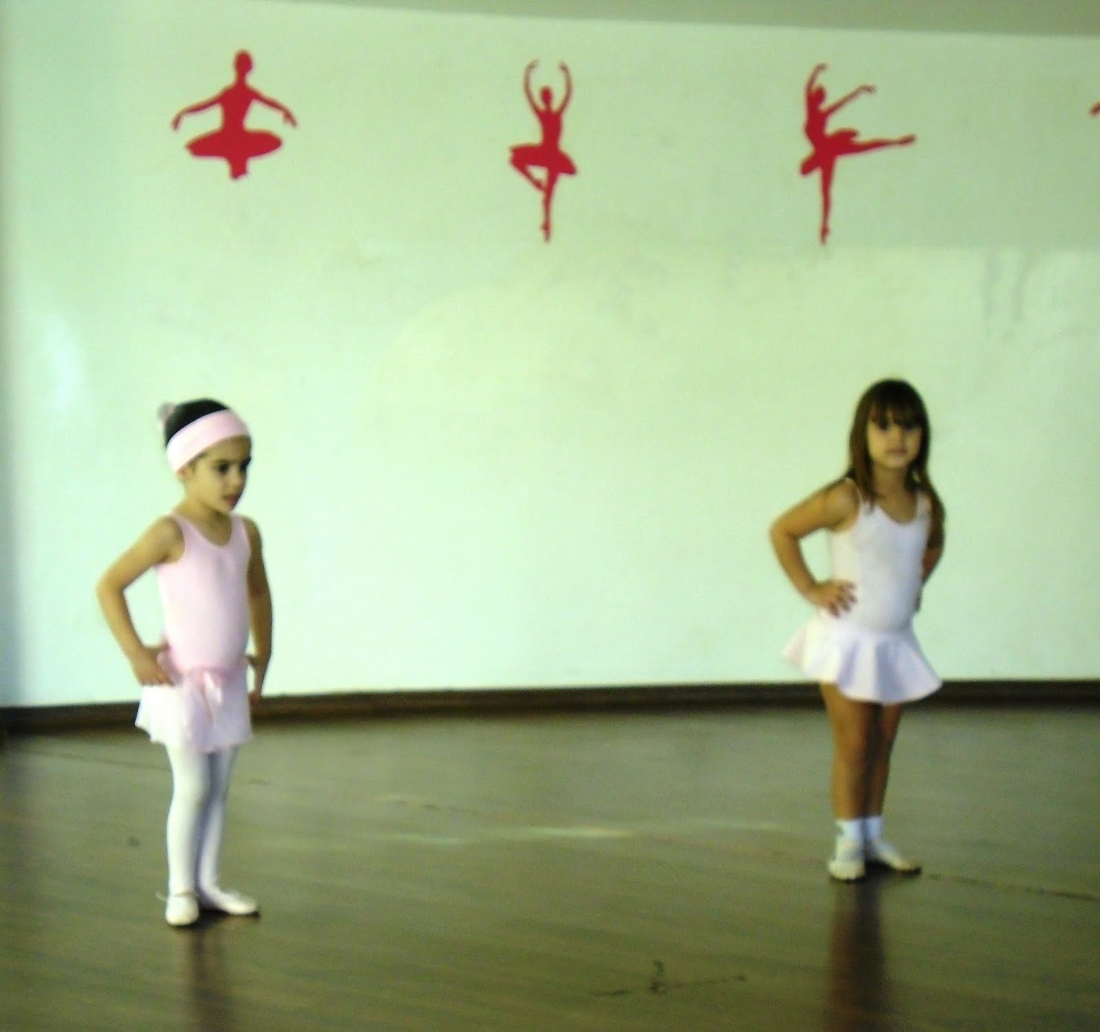 Pose De Bailarina Infantil - BRAINCP