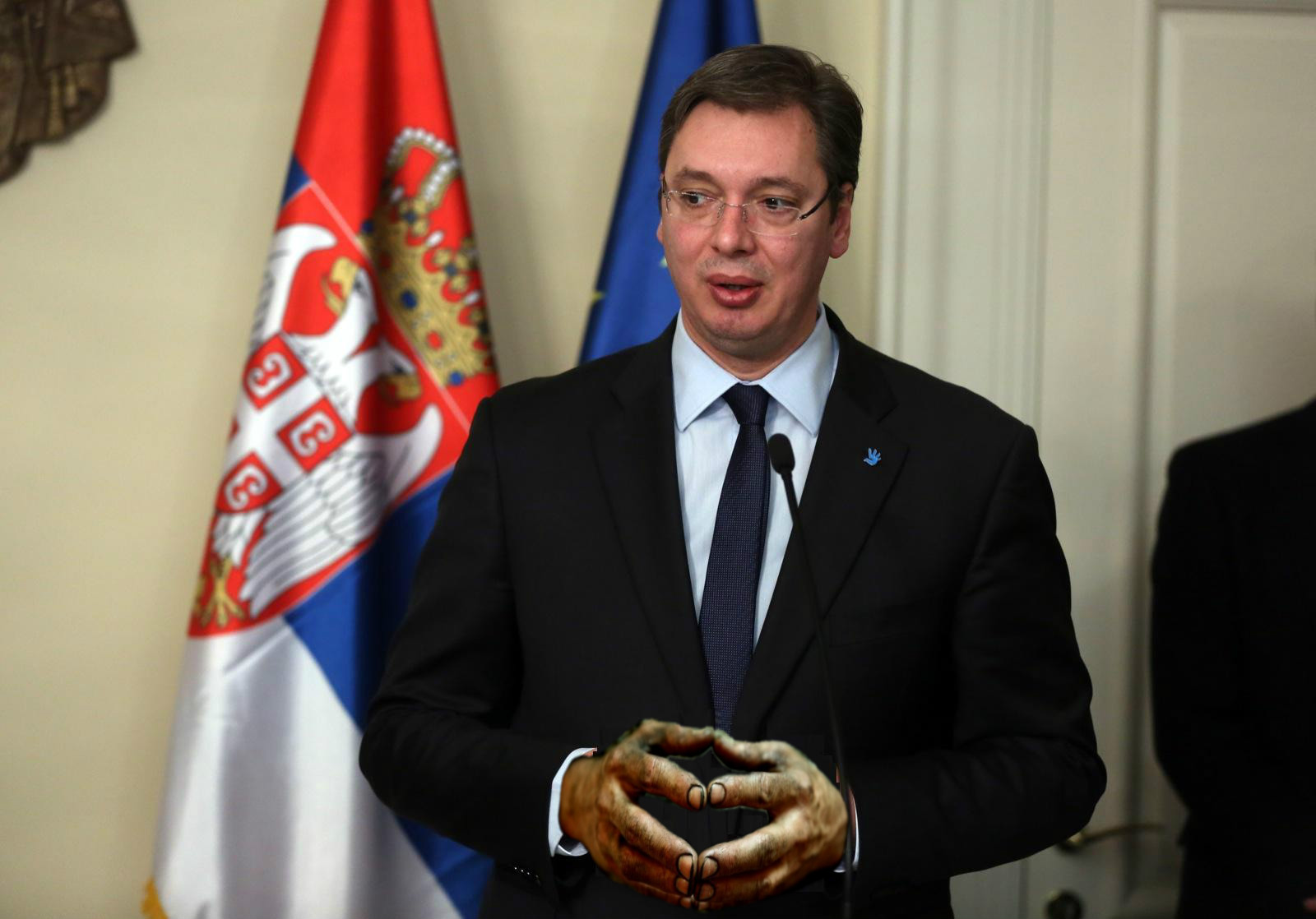 GRAĐANSKI KRUG: Ruke