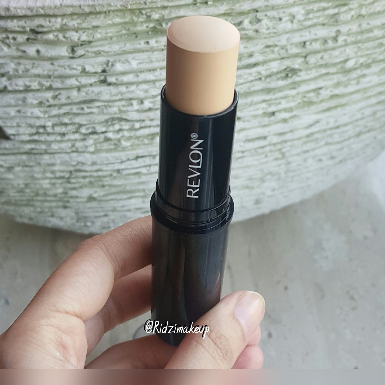 RIDZI MAKEUP: NEW REVLON PHOTOREADY INSTA FIX REVIEW